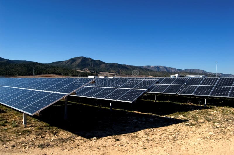 Planta de energía solar imagen de archivo. Imagen de alternativa - 8208317