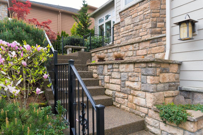Planteurs De Mur De Front Entry Concrete Stairs Stone De Chambre Image ...