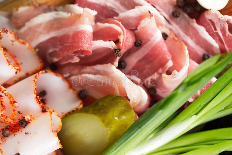 Viandes Froides, Conserves Au Vinaigre Et Sauce Patte De Poulet Frit ...