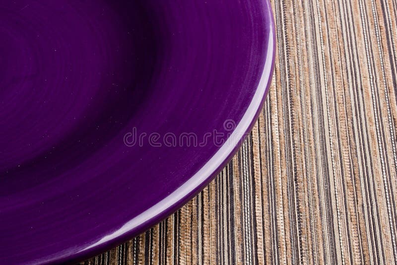 Plaque violette image stock. Image du couleur, boisson - 29536637