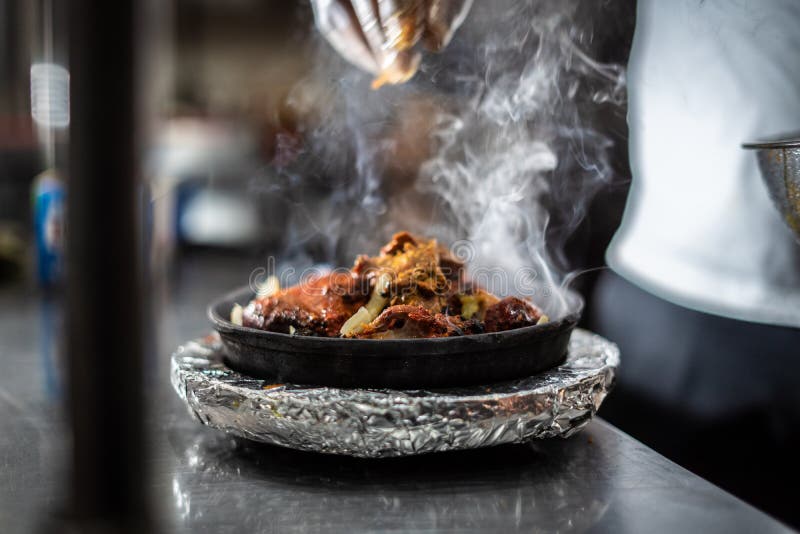 Plaqueta De Kebab Indio En Placa De Bocado Foto de archivo - Imagen de ...