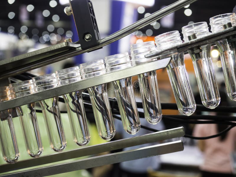 Plastic Flessen Hete Slag Productie Stock Afbeelding - Image of matrijs ...