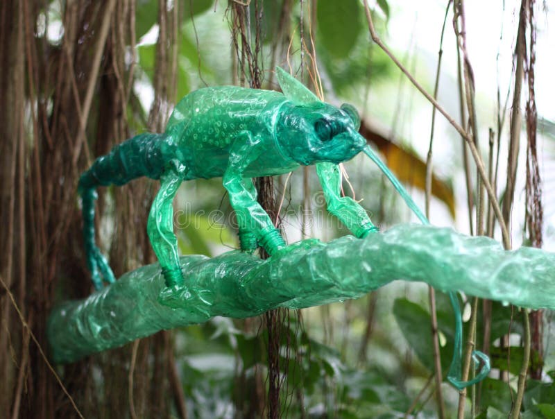 Plastic sculptures Pet Art editorial photo. Image of botanic - 13066856