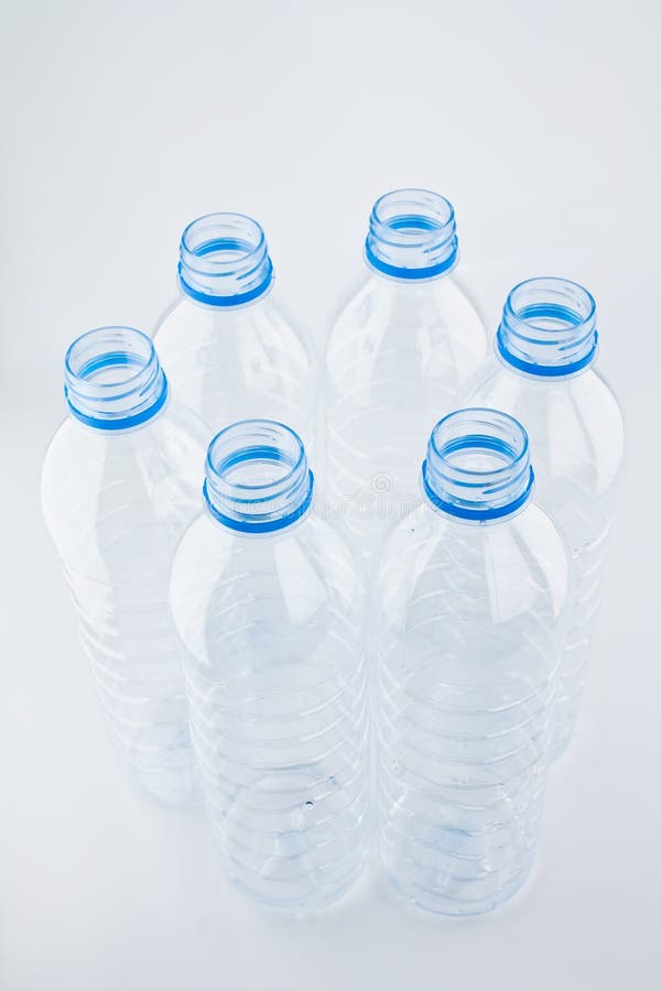Plastic waterflessen stock foto. Image of polycarbonaat - 68753338