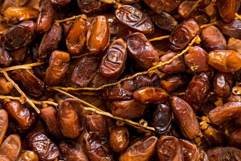 Plat Avec Des Dates Pour Un Buffet Photo stock - Image du table, olives ...