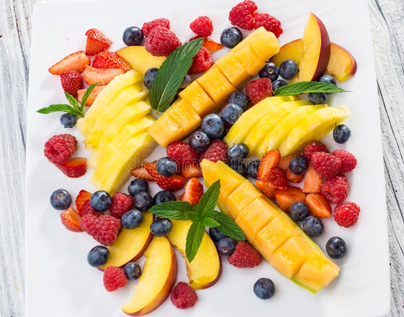 Tarte de fruit photo stock. Image du projectile, plaque - 34225242