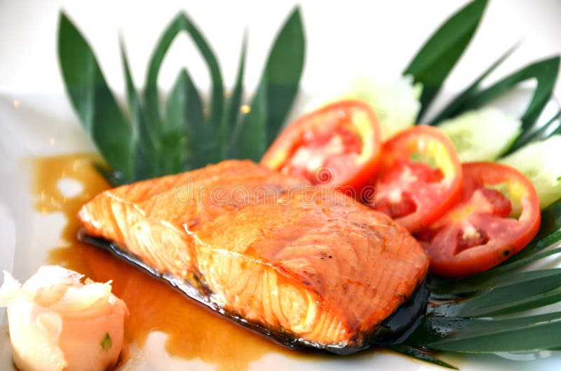 Plat de poisson image stock. Image du nutritif, santé - 21662207