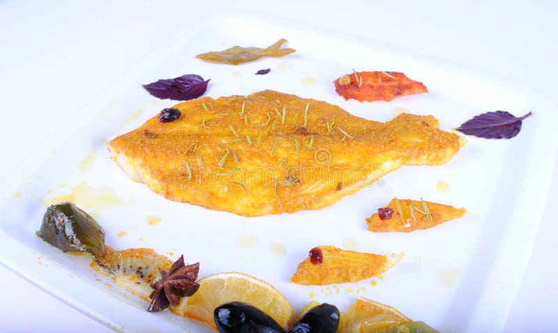 Plat de poisson photo stock. Image du poissons, dîner - 33153736
