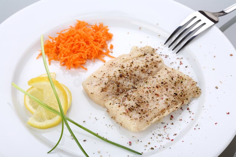 Filet de poissons bouilli photo stock. Image du couleur - 71759992