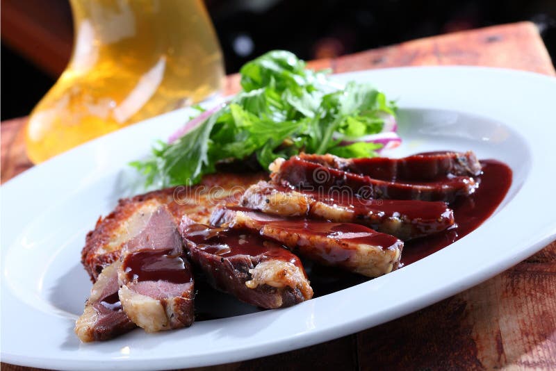 Plat de viande image stock. Image du diner, gril, cuit - 41086183