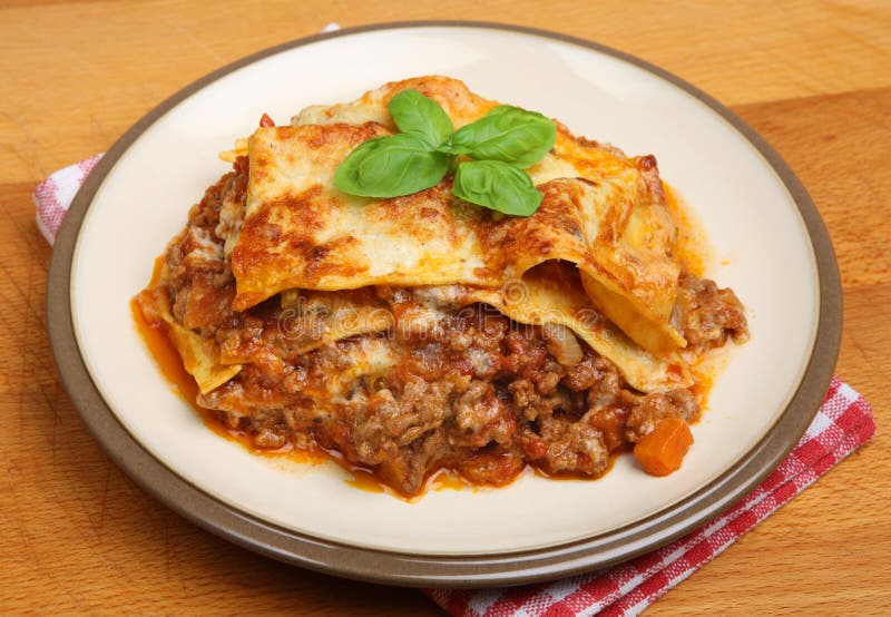 Plat Fait Maison De Lasagne De Boeuf Photo stock - Image du part, cuit ...