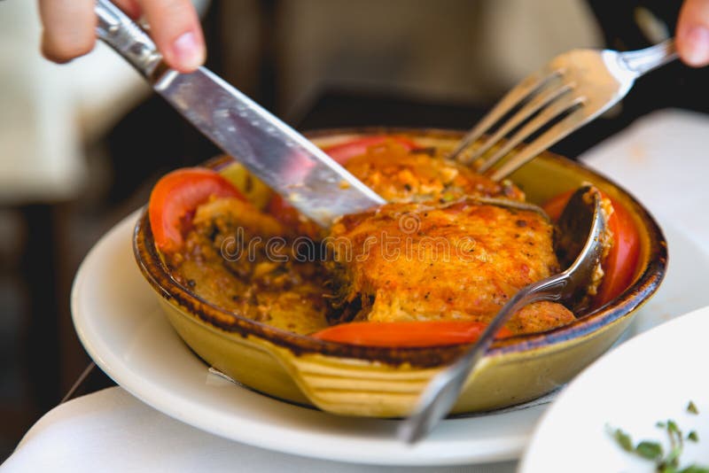 Plat Grec Traditionnel - Moussaka Photo stock - Image du dîner, frais ...