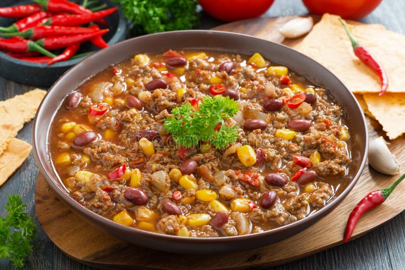 Plat Mexicain Chili Con Carne Dans Le Plat Photo stock - Image du repas ...