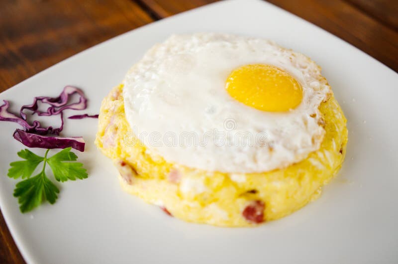 Le Plat Roumain Traditionnel De Tochitura Fait Avec Le Boeuf Et Le Porc ...