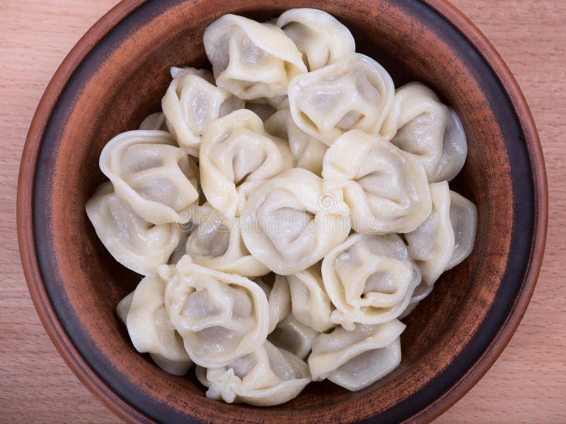 Plat Russe Traditionnel - Pelmeni Photo stock - Image of farine ...