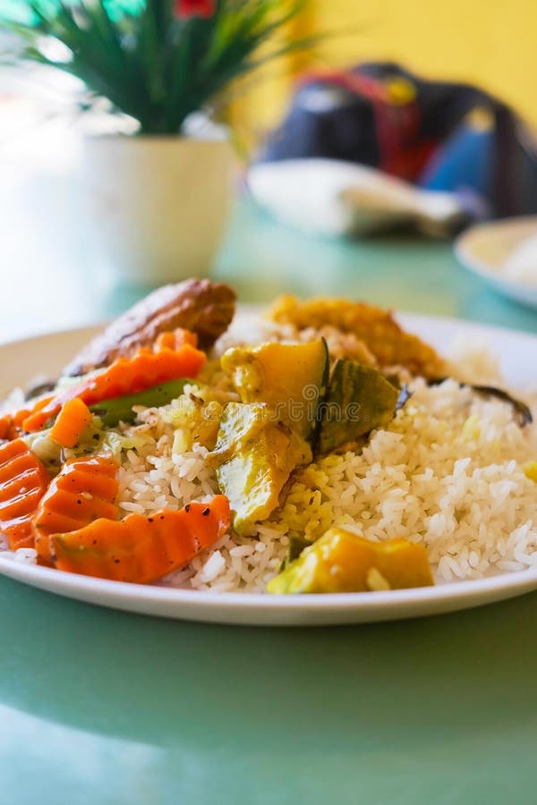 Plat Sri-lankais De Riz Et De Cari Photo stock - Image du coconut ...