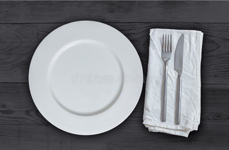 Plat Vide Avec Des Couverts Sur Le Bois Anthracite Photo stock - Image ...