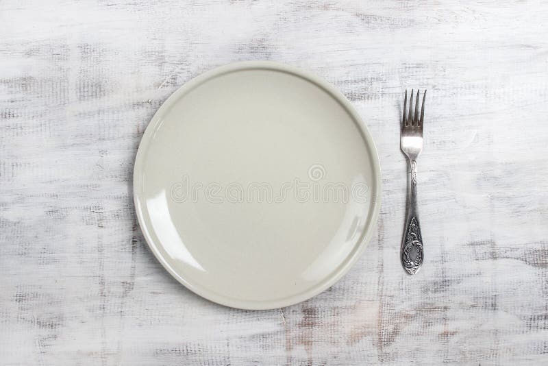 Plat Blanc Vide Avec Couteau Et Fourchette Sur Fond D'ardoise Avec ...