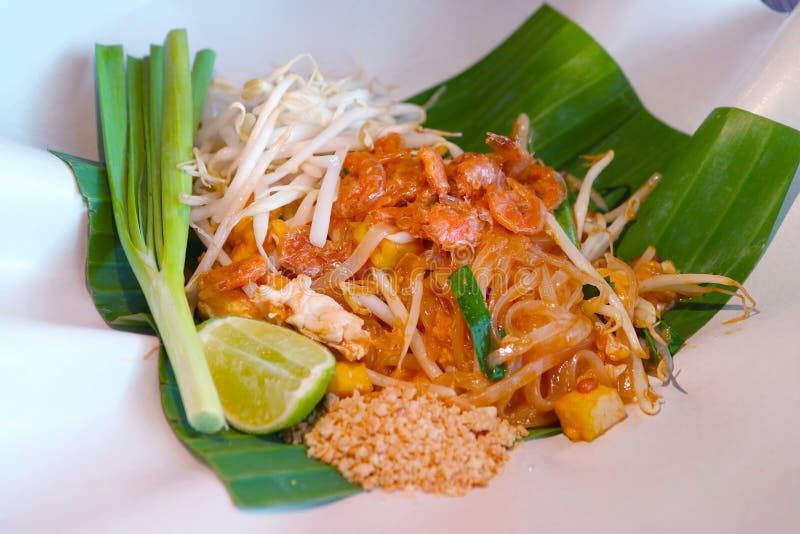 Plate of Delectable Rustic Style Pad Thai Noodle Stock Image - Image of ...