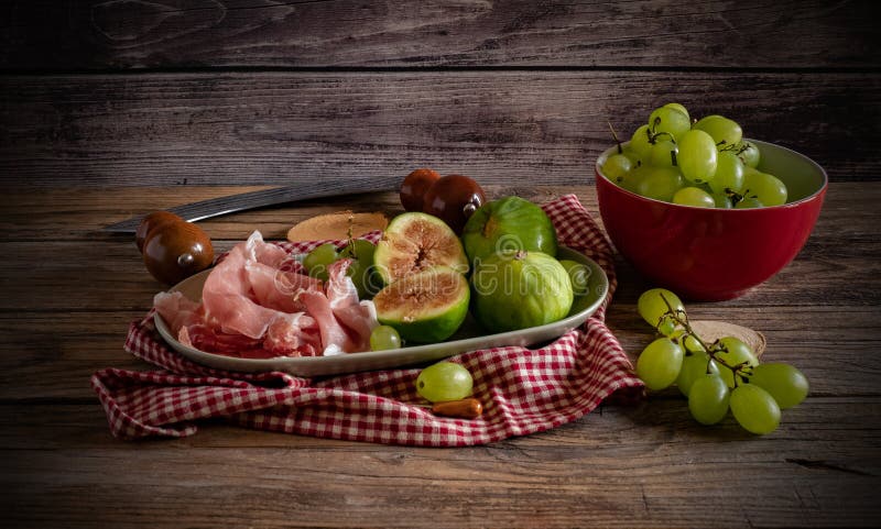 Plate of Figs and Raw Ham, a Typical Italian Appetizer Stock Image ...