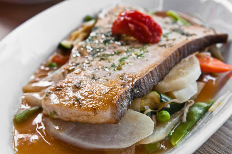 Plate of fish stock image. Image of lettuce, yellow, eating - 22358753