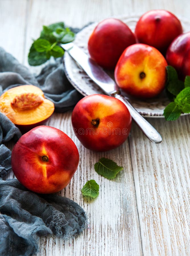 Plate with Fresh Nectarines Stock Photo - Image of nectarines ...