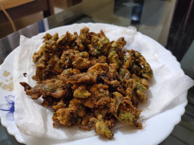 Plate full of palak pakode stock image. Image of bhujia - 190778685