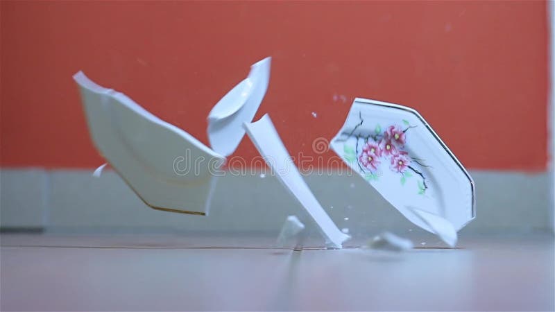 Plate hitting the ground stock footage. Video of fall - 78671622