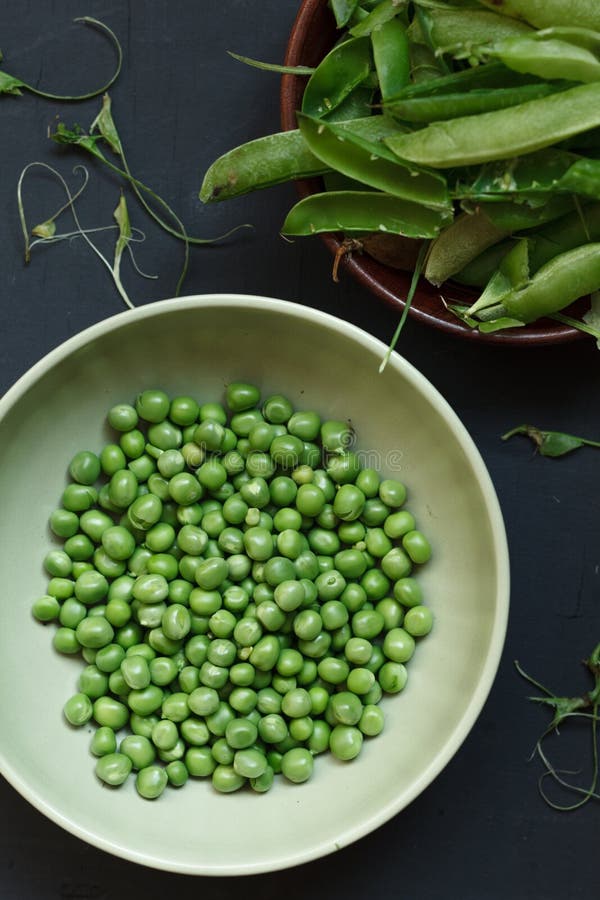 Plate of peeled peas stock photo. Image of bean, ripe - 76679916