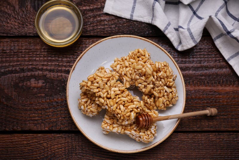 Plate with Puffed Rice Bars (kozinaki) on Wooden Table, Flat Lay Stock ...