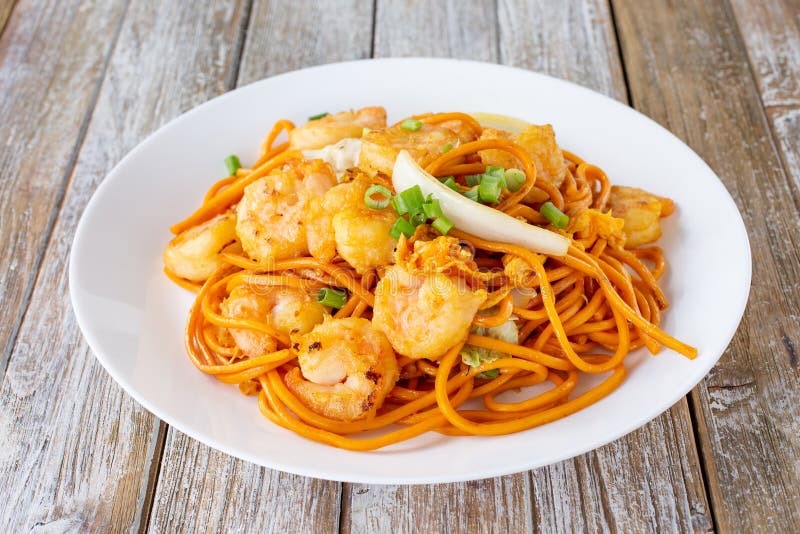 Plate of shrimp chow mein stock image. Image of kitchen - 276722755