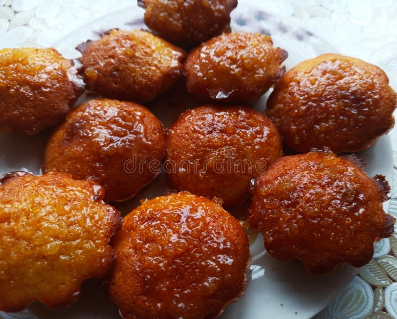 Plate with sweet cakes stock image. Image of nutrient - 190926363