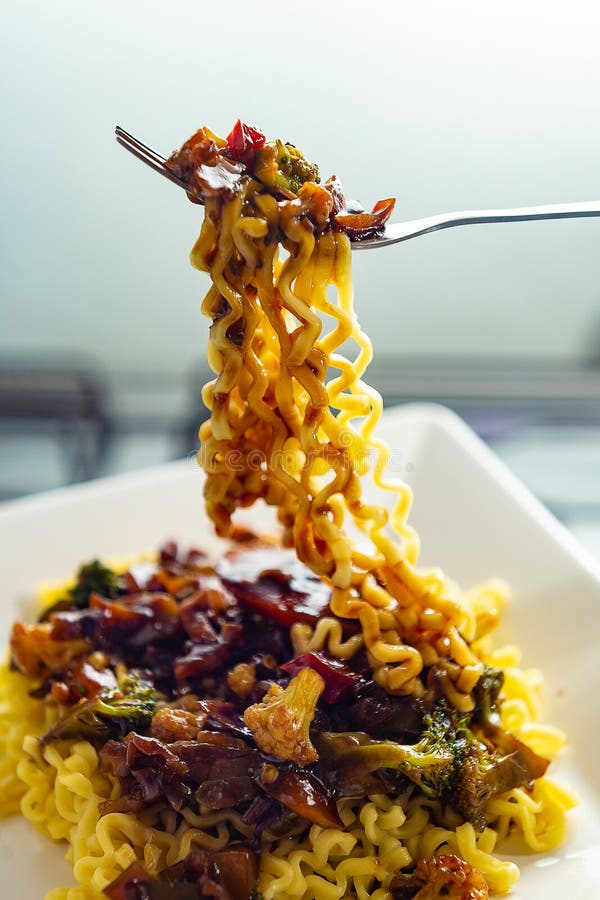 A Plate of Vegetarian Yakisoba. Stock Image - Image of bowl, oriental ...
