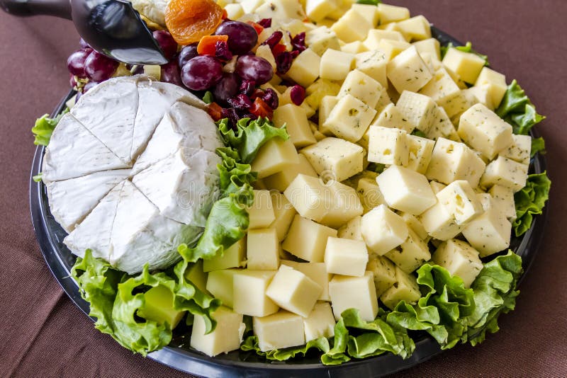 Plateau Assorti De Fruit Et De Fromage Photo stock - Image du ...