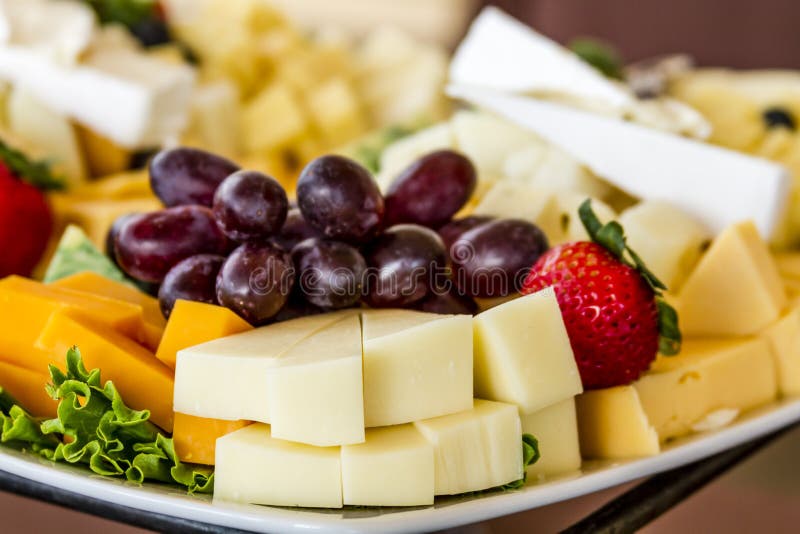 Plateau Assorti De Fruit Et De Fromage Photo stock - Image du ...