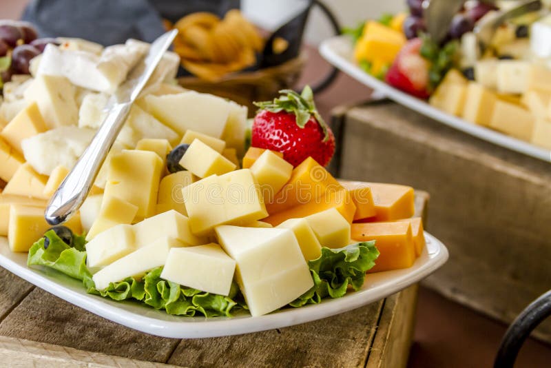 Plateau Assorti De Fruit Et De Fromage Photo stock - Image du ...