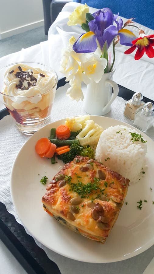 Plateau De Repas D'un Hôpital Photo stock - Image du médecine ...