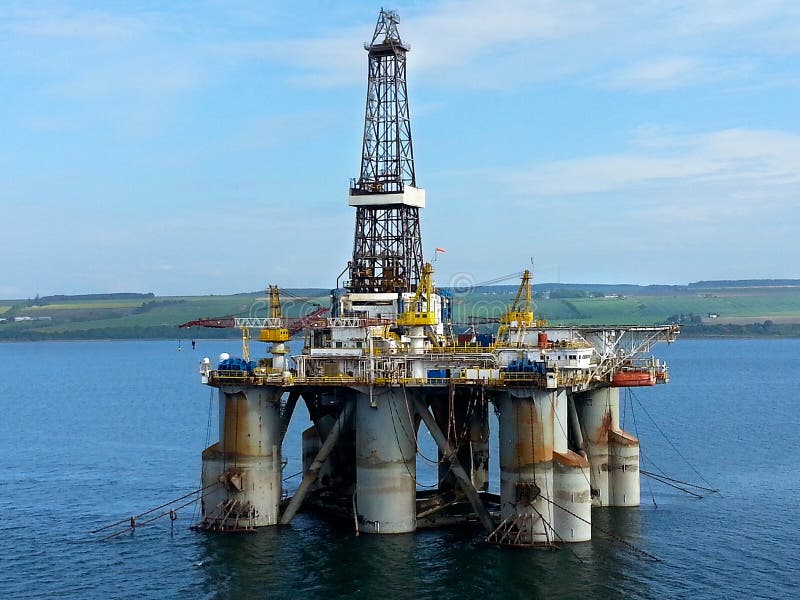 Plateforme Pétrolière En Ecosse Image stock - Image du exploration ...