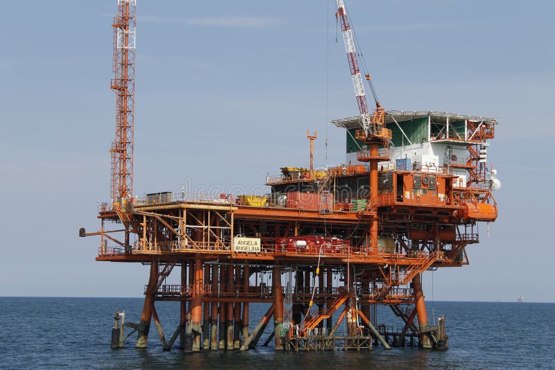 Platform editorial stock photo. Image of oilfield, drilling - 141222158