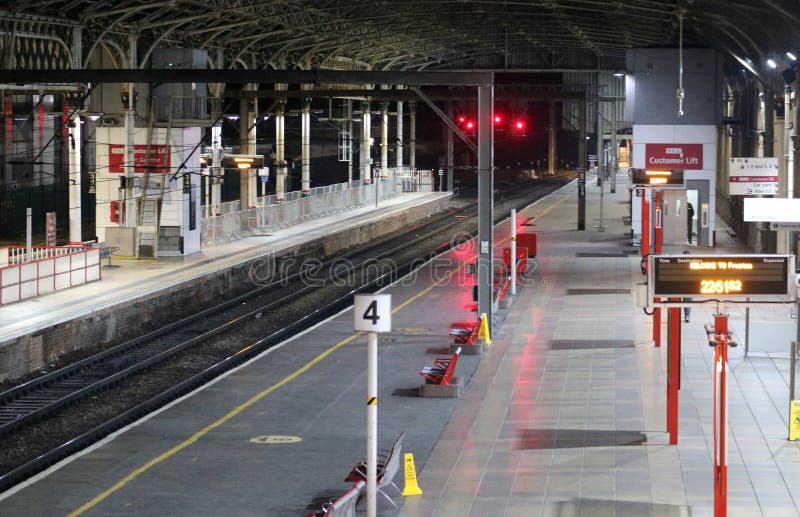 Platform 4 Preston Railway Station at Night Editorial Image - Image of ...