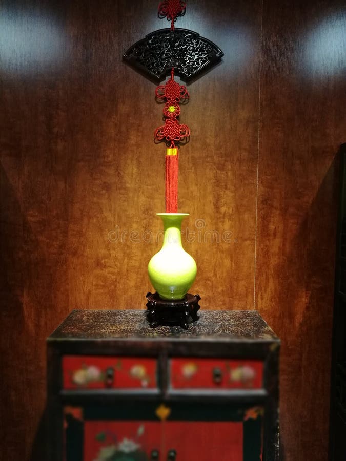 Platform Traditional Bottle Table Stock Photos - Free & Royalty-Free ...