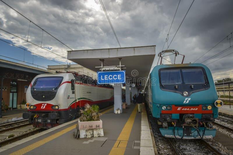 Platform with train editorial photography. Image of italian - 42308422