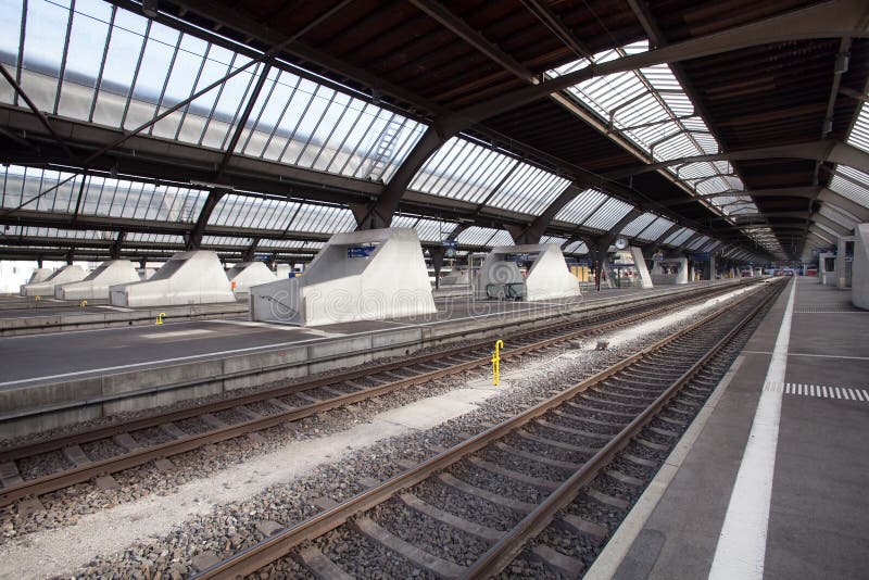 Platforms at the Zurich Main Railway Station Stock Photo - Image of ...