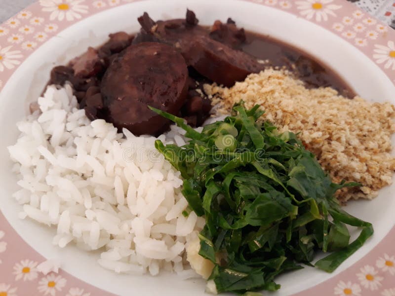 Plato Con Feijoada Con Farofa Y La Col Imagen de archivo - Imagen de ...