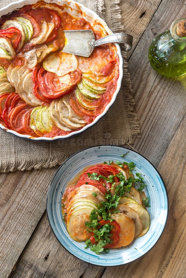 Plato del ratatouille foto de archivo. Imagen de verde - 122808096