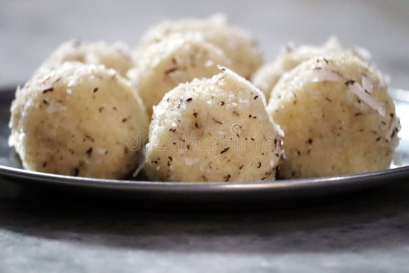 Plato Dulce De Coco Indio En Un Plato Foto de archivo - Imagen de placa ...