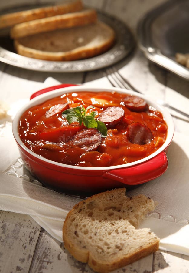 Plato húngaro imagen de archivo. Imagen de picante, rojo - 36603089