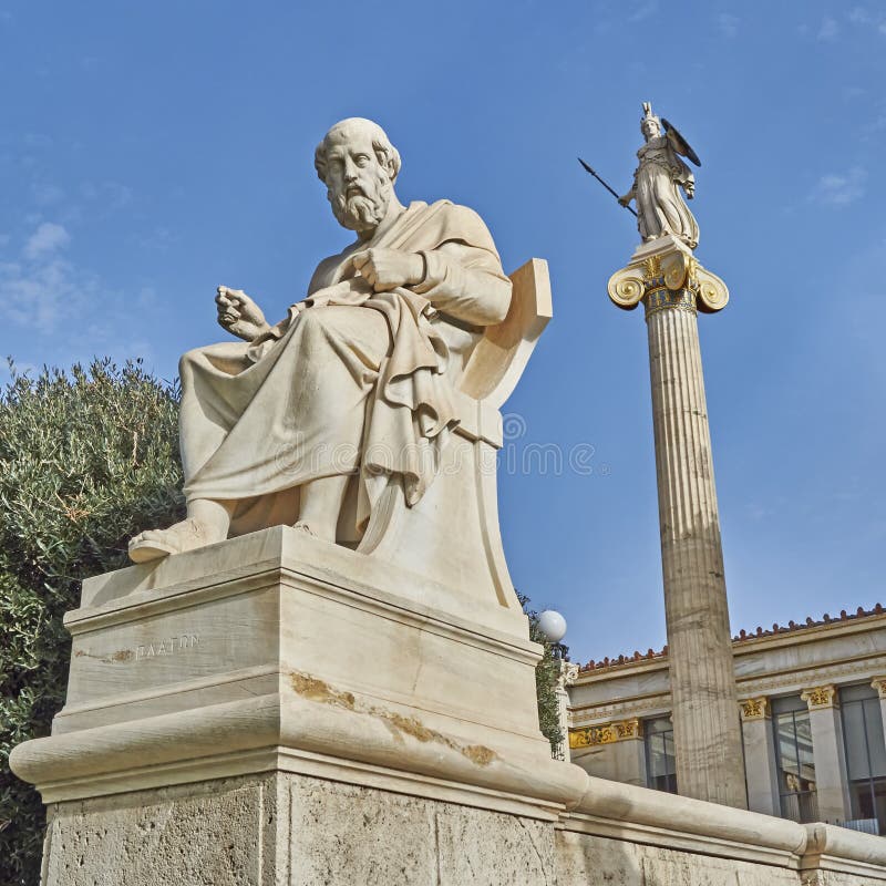 Platon La Statue Grecque De Philosophe Sur Le Fond De Ciel Bleu Photo ...