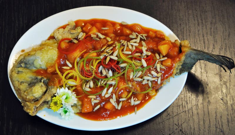 Plats de poisson chinois image stock. Image du durée - 16616575