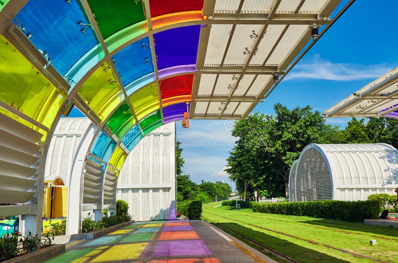 Plattform der Tramstation stockfoto. Bild von bahnhof - 57720656